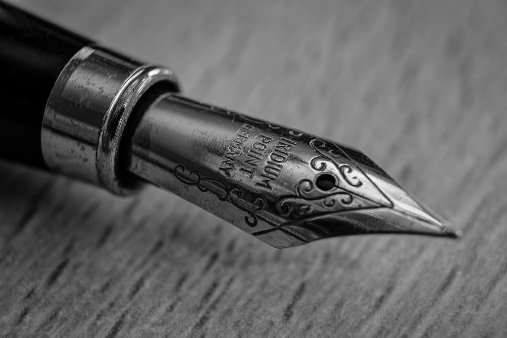 Pen by Adrián Parisi / 500px