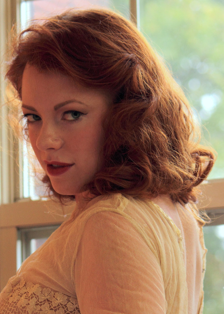 Turning from the window by Frederik Scholpp / 500px