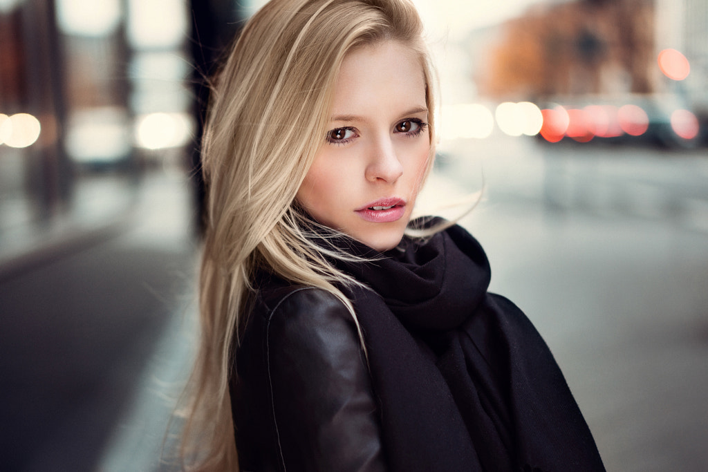 Paulina by Martin Kühn / 500px