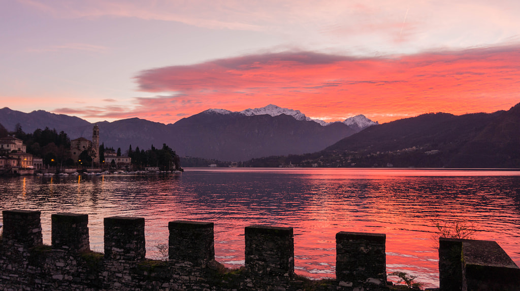 Red light through the battlements by Simona Selva / 500px