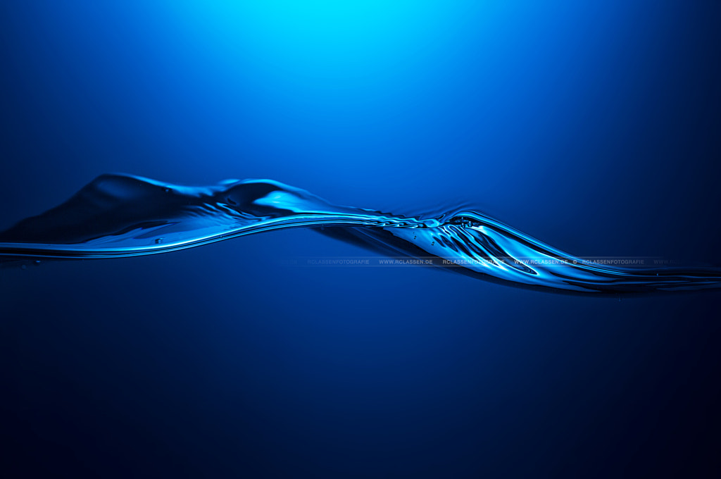 Deep Blue waterwave by Rafael Classen / 500px